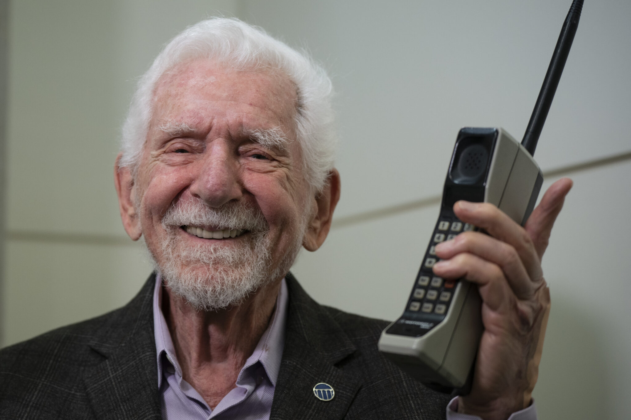 Father of cellphone sees dark side and hope in new tech - The Business ...