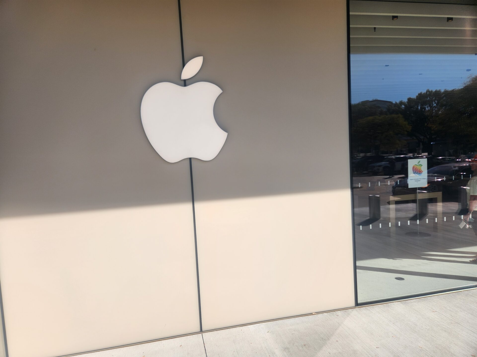 Apple Opens Its New University Park Village Location - The Business Press